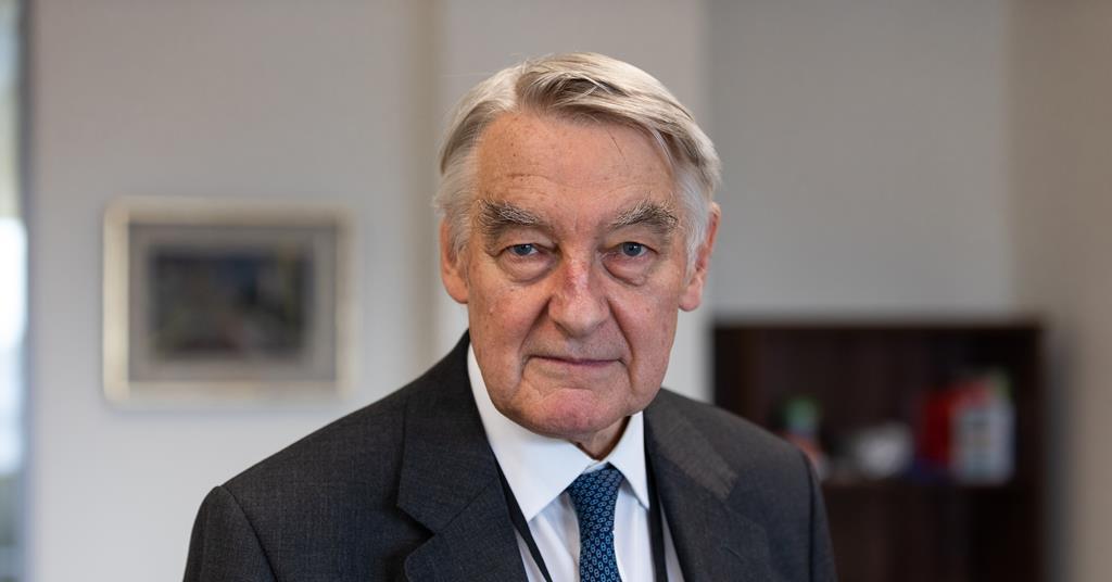 Minister says 'something needs to be done' on unregulated experts in ...