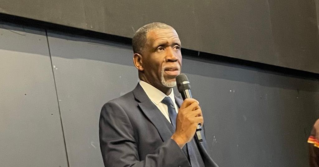 Windrush commissioner tells MPs compensation scheme needs funded legal ...